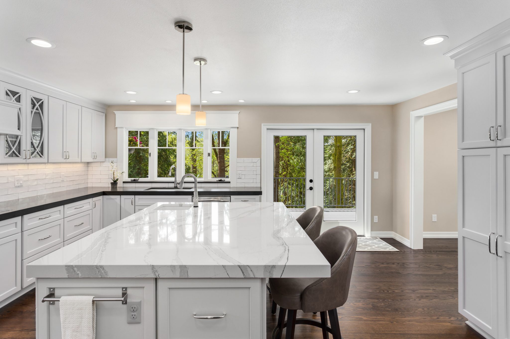 How to Create a Focal Point in Your Kitchen with a Quartz Countertop ...
